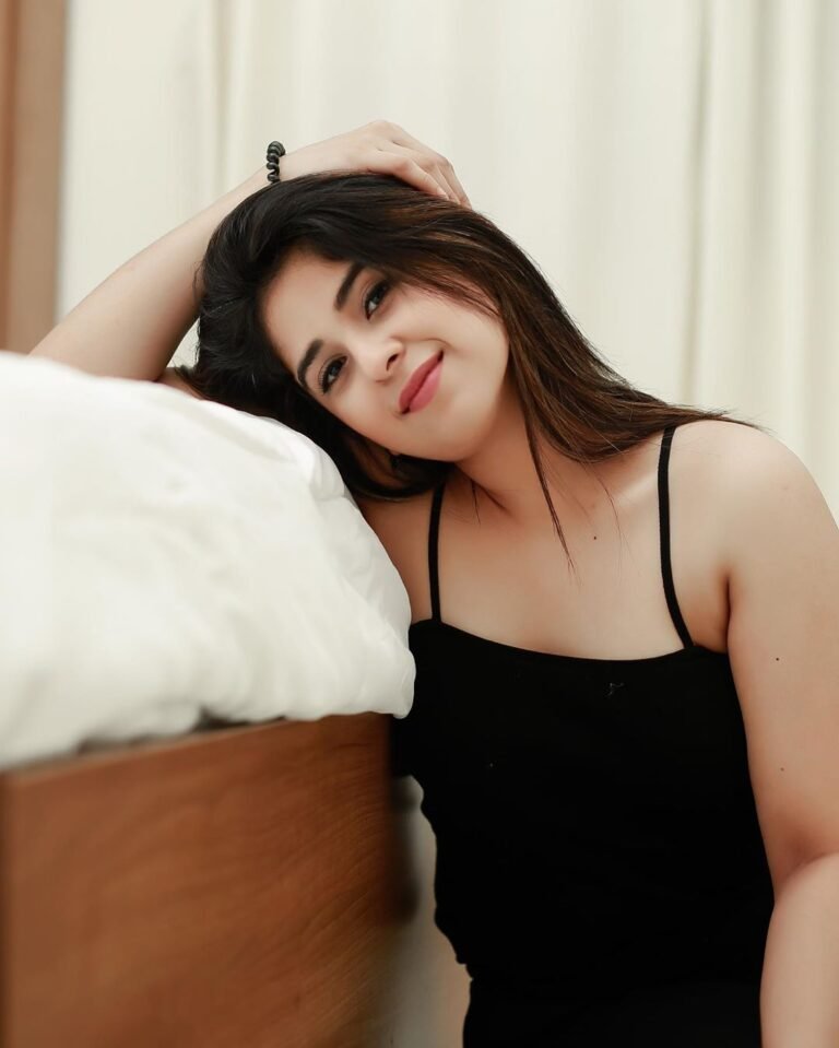 Aparna Thomas Biography, Age, Family & Movies - MixIndia