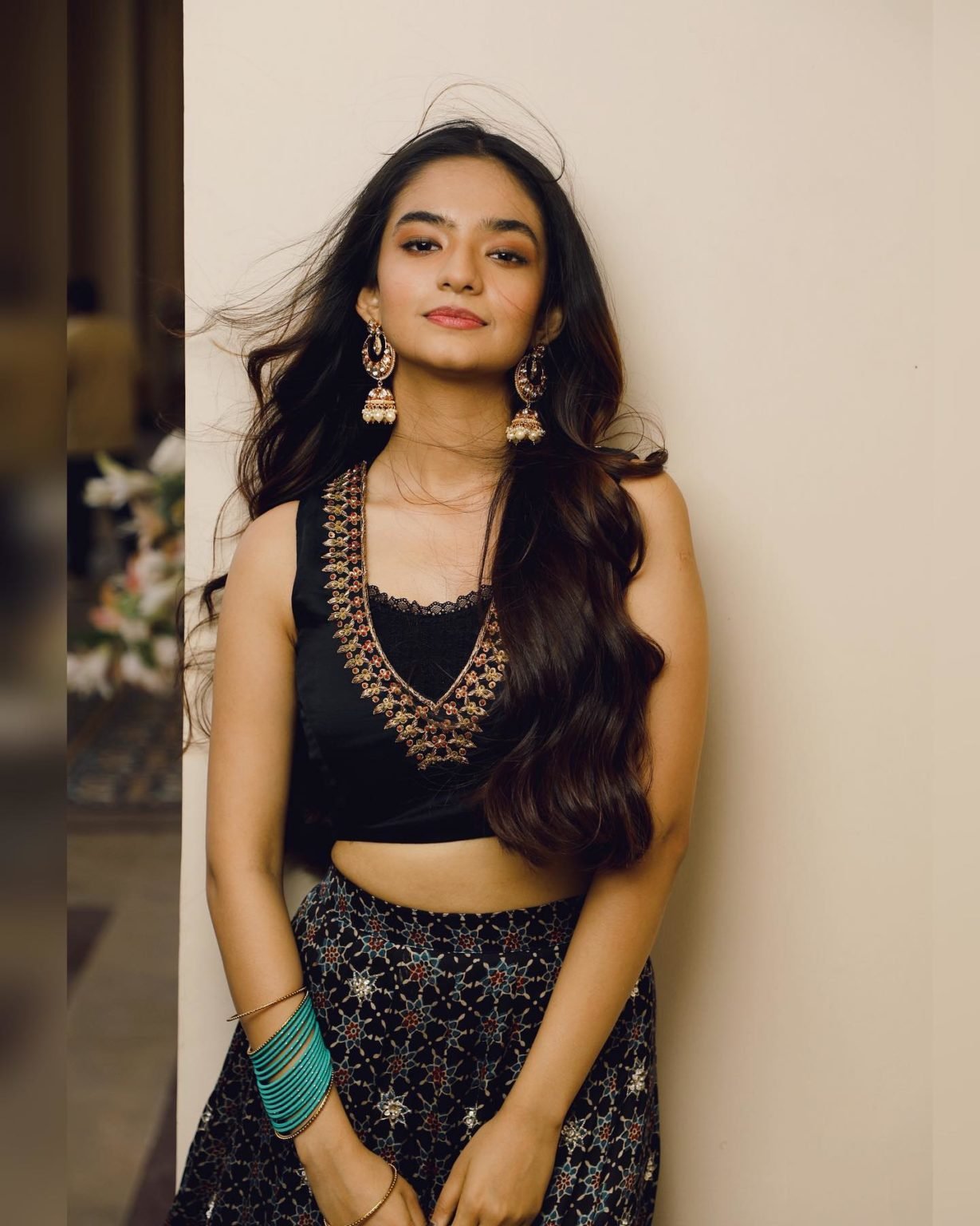 Anushka Sen Biography, Age, Family & Movies - MixIndia