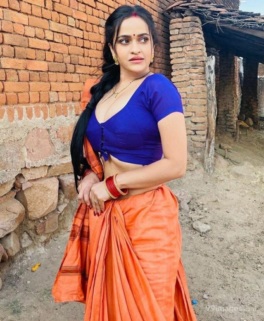 Prajakta Dusane Biography, Age, Family & Movies - MixIndia