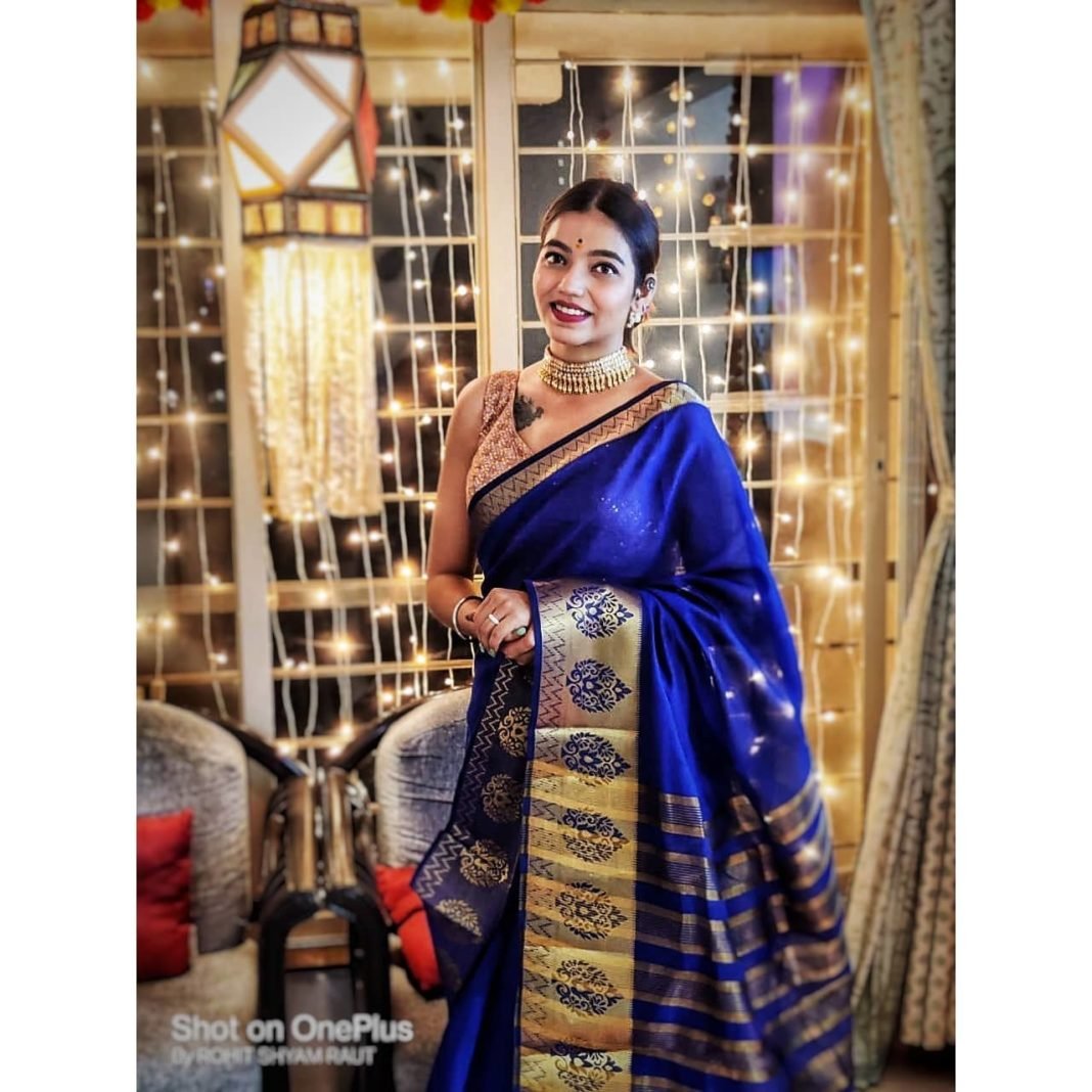 Juilee Joglekar Biography, Age, Family & Movies - MixIndia