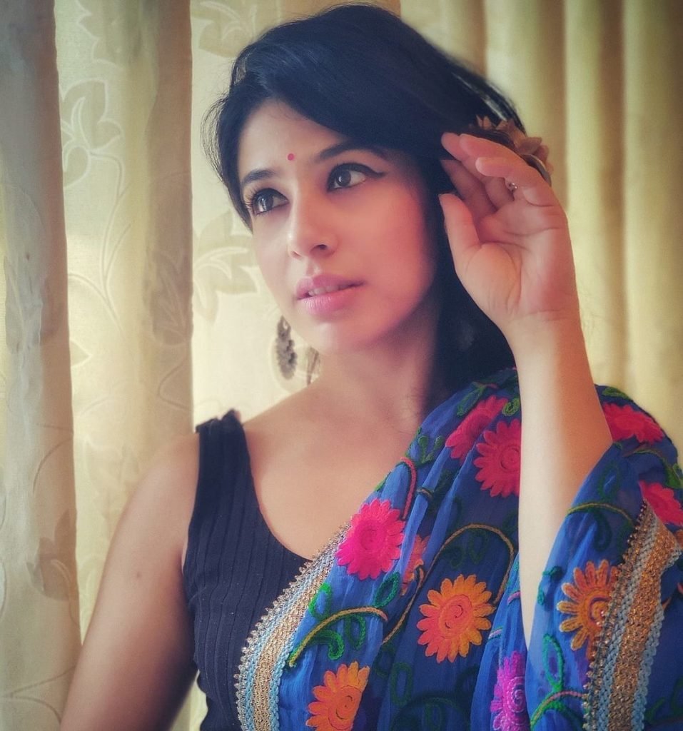 Ana Ilmi Biography, Age, Family & Movies - MixIndia