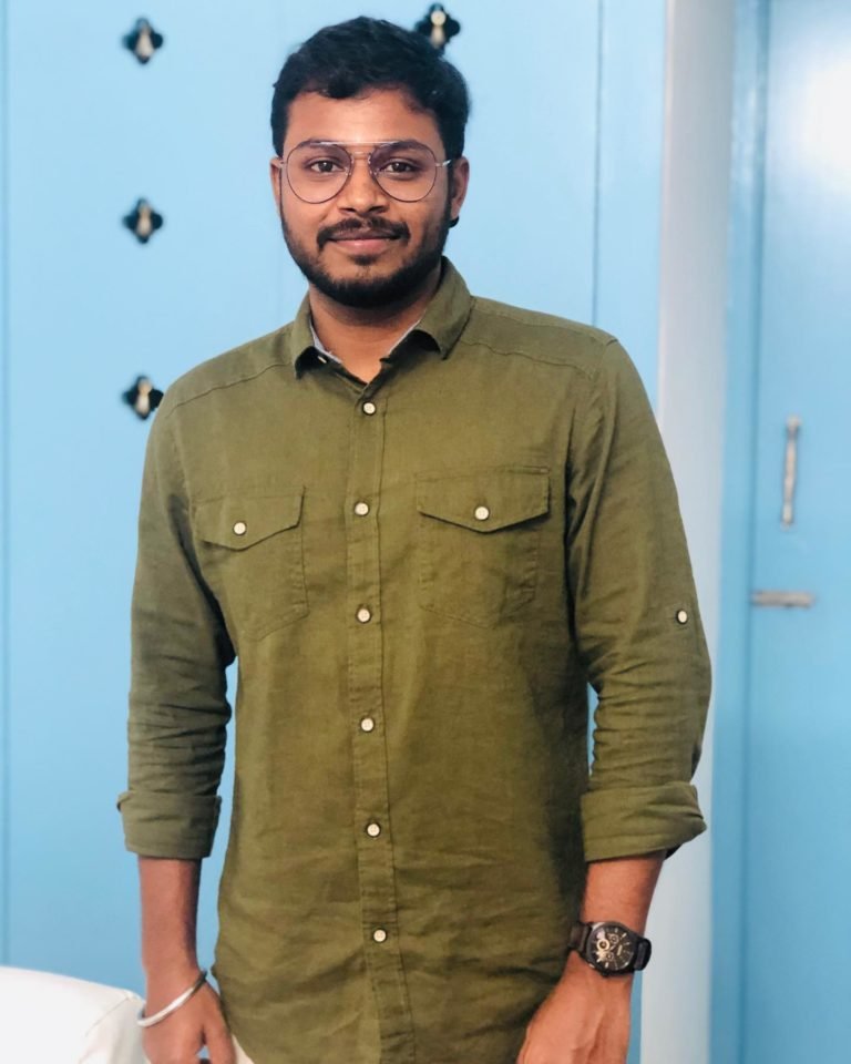 Cibi Chakaravarthi (Director) Biography, Age, Family & Movies - MixIndia