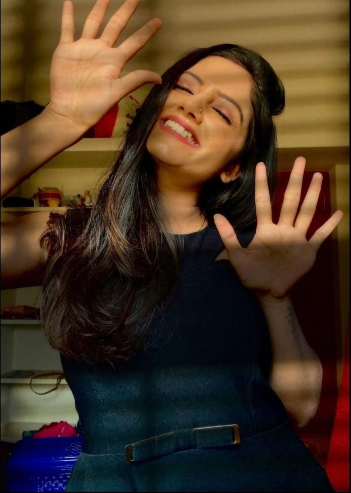 Darshini Gowda Biography, Age, Family & Movies - MixIndia