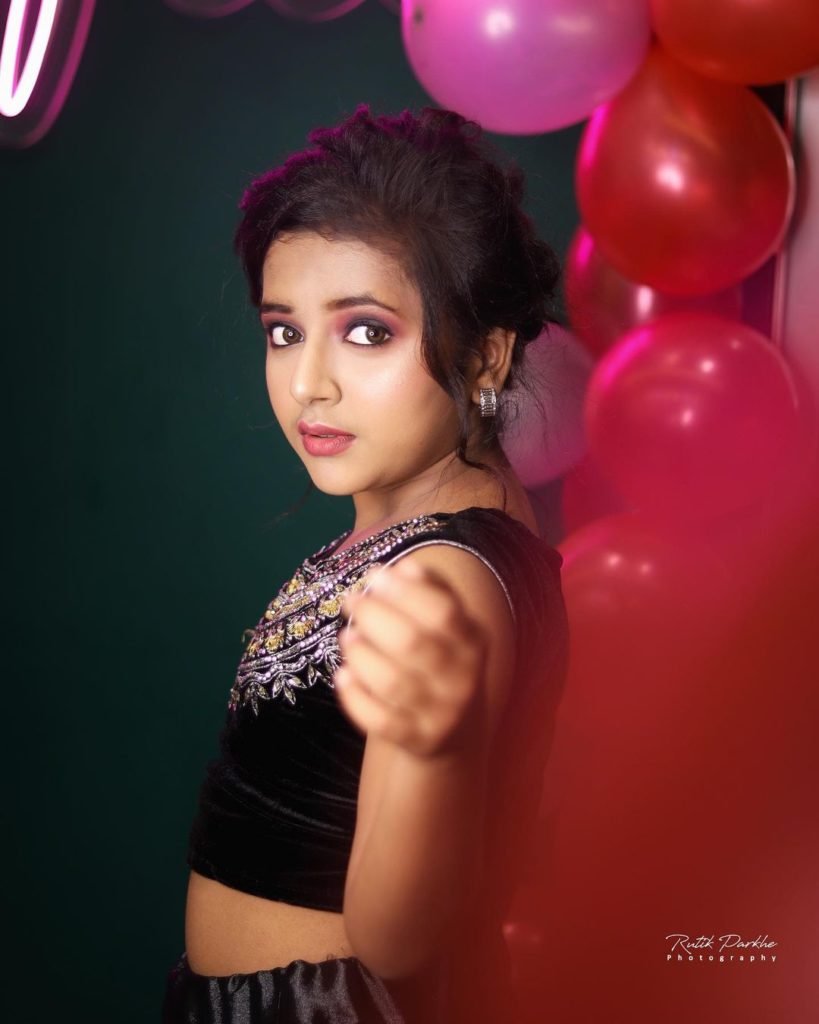 Rashi Shinde Biography, Age, Family & Movies - MixIndia