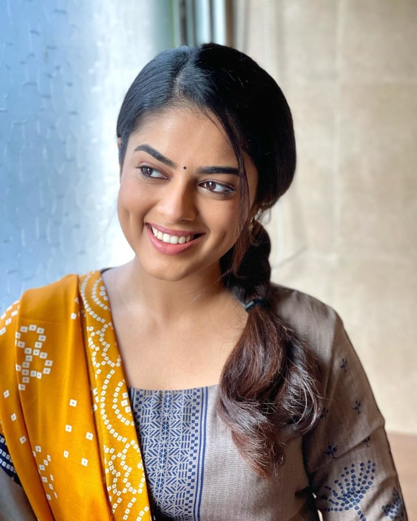 Siddhi Idnani Biography, Age, Family & Movies - MixIndia
