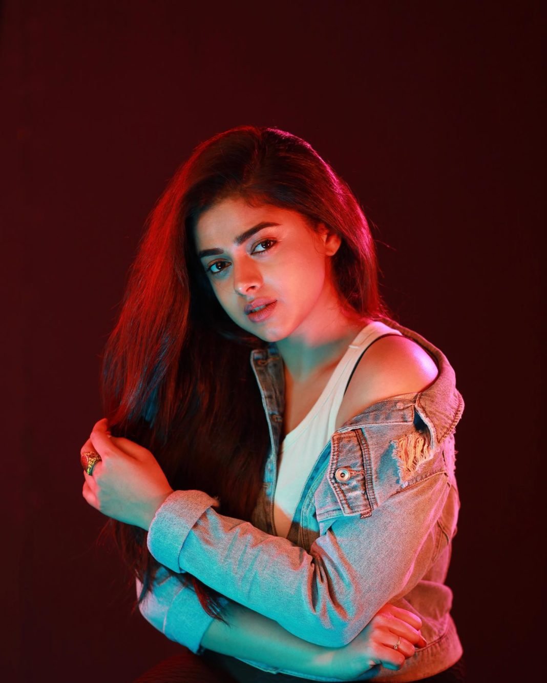 Siddhi Idnani Biography, Age, Family & Movies - MixIndia