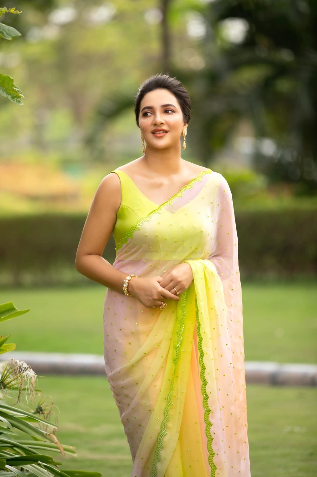 Subhashree Ganguly Biography, Age, Family & Movies - MixIndia